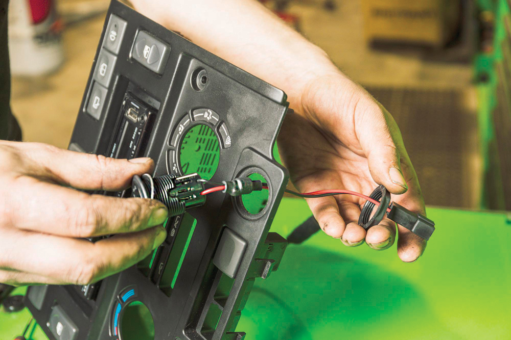 Fit USB sockets - Land Rover Monthly