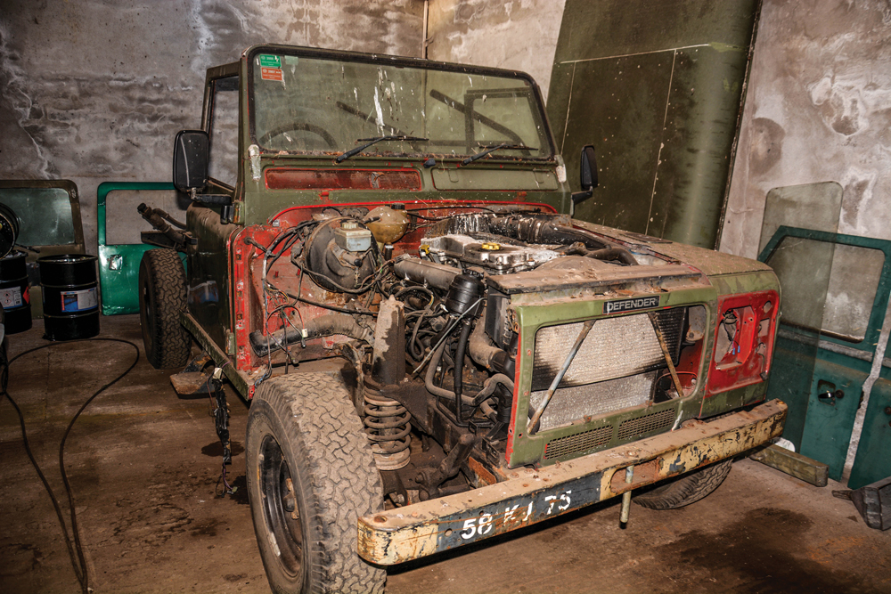Rebuild a wrecked Defender - Land Rover Monthly