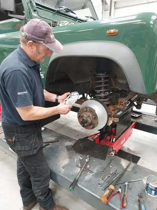 Sort soggy Defender brakes - Land Rover Monthly