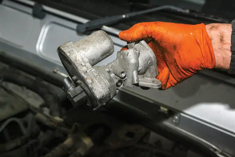 Replace a TDCi Exhaust Recirculation Gas (EGR) Valve - Land Rover Monthly