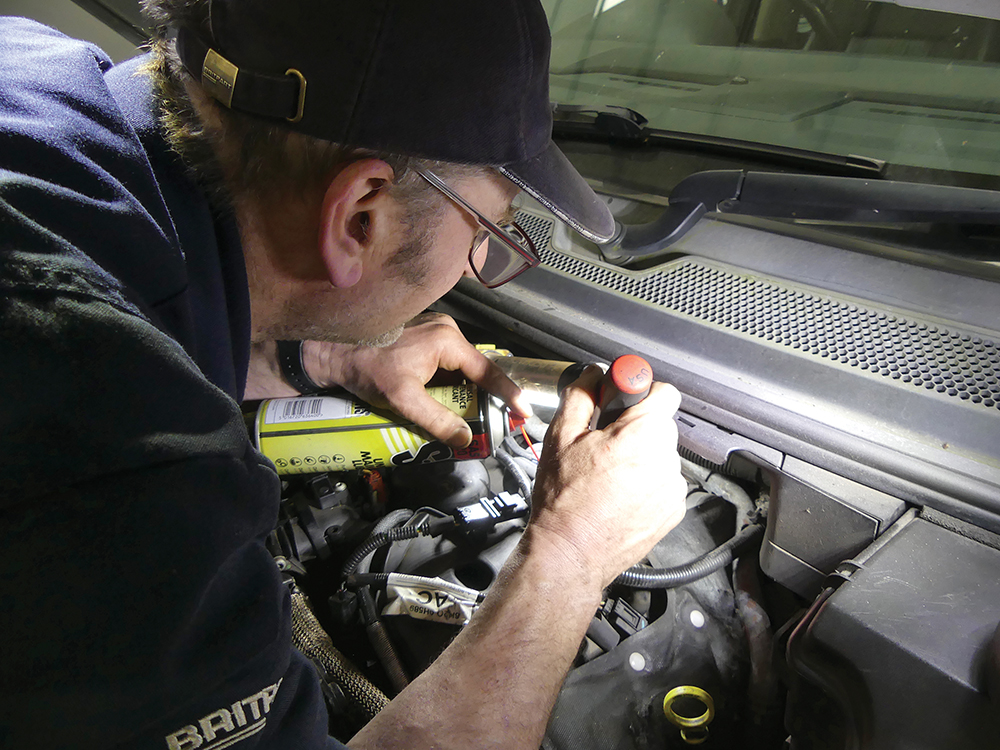 Remove V6 diesel glow plugs - Land Rover Monthly