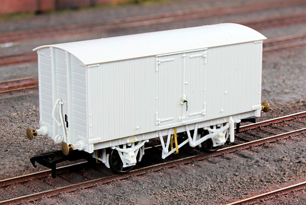 New OO Gauge GNR 8-Ton Van from Rapido - World Of Railways