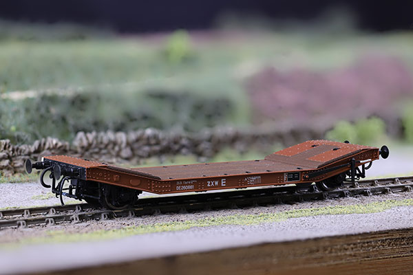 New LNER/BR 25T Lowmac from Clark Railworks - World Of Railways