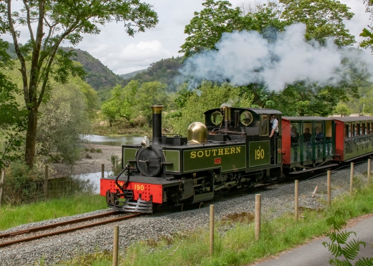 Lyd Back In Traffic - World Of Railways