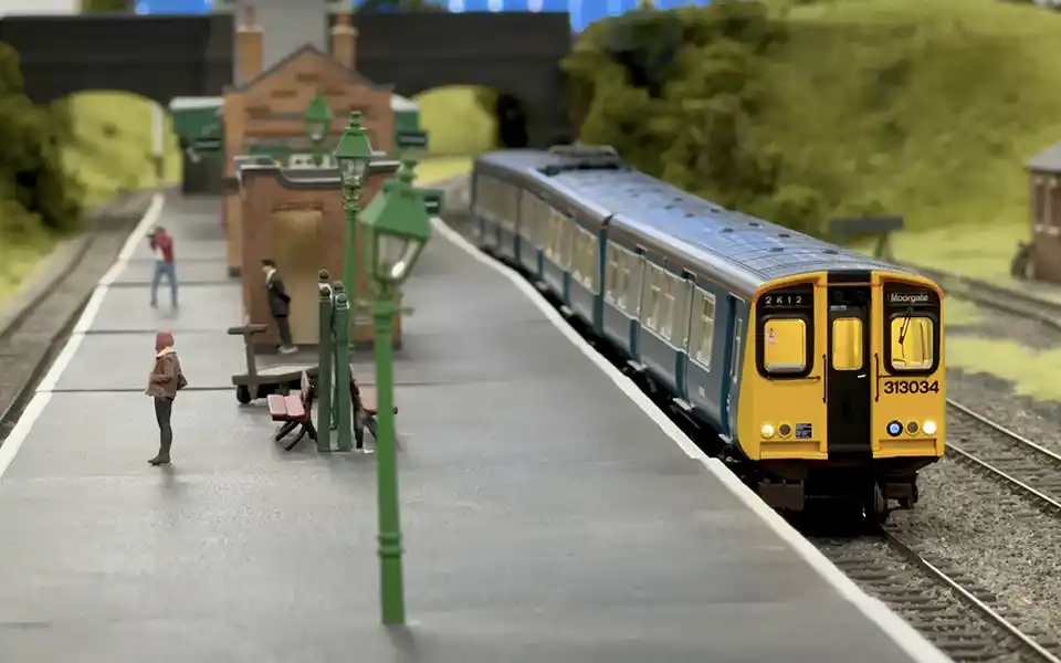 Bachmann Unveils OO Gauge Class 313 & 314 EMUs - World Of Railways