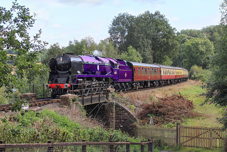 Locomotive to go purple for Queen's Platinum Jubilee - World Of Railways