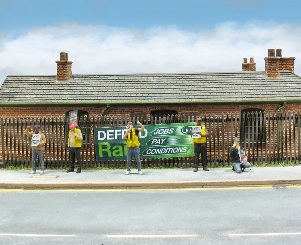 Build a picket line - World Of Railways
