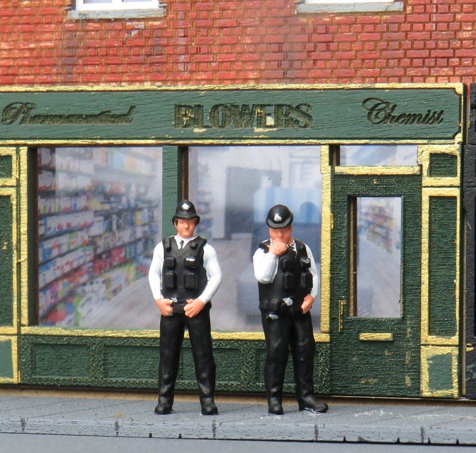 New OO Police Officer figures from Osborns Models - World Of Railways