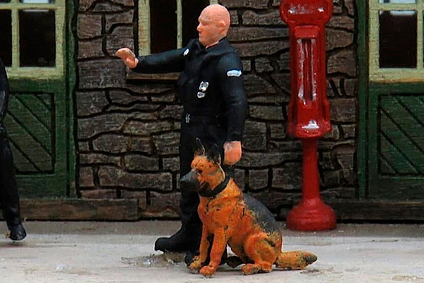 Walkies! New dog walking figures from Osborns Models - World Of Railways